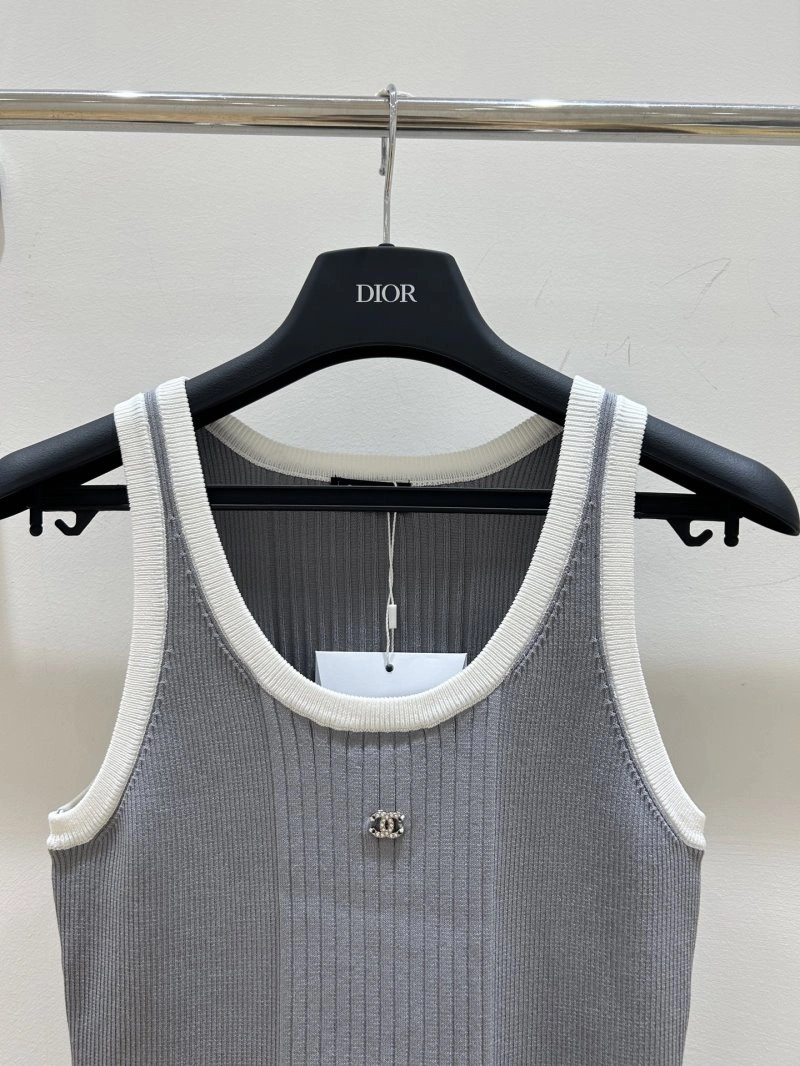 Accurate model Chanel Vest