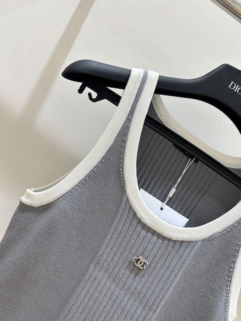 Accurate model Chanel Vest