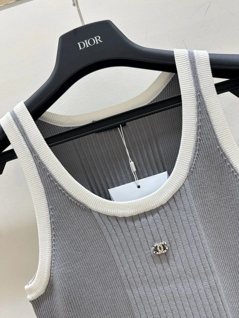 Accurate model Chanel Vest