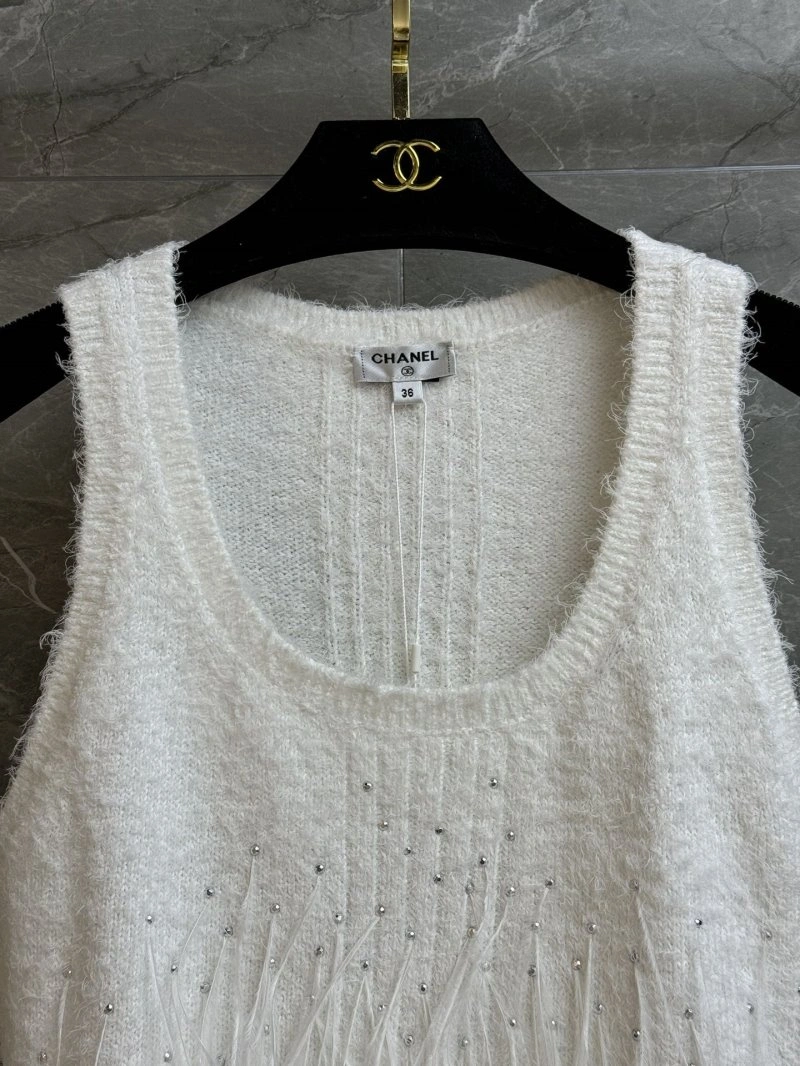 Low-cost Chanel Vest