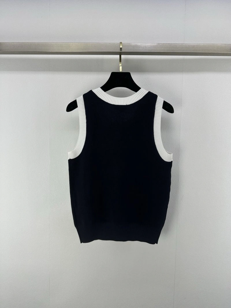 Accurate model Chanel Vest