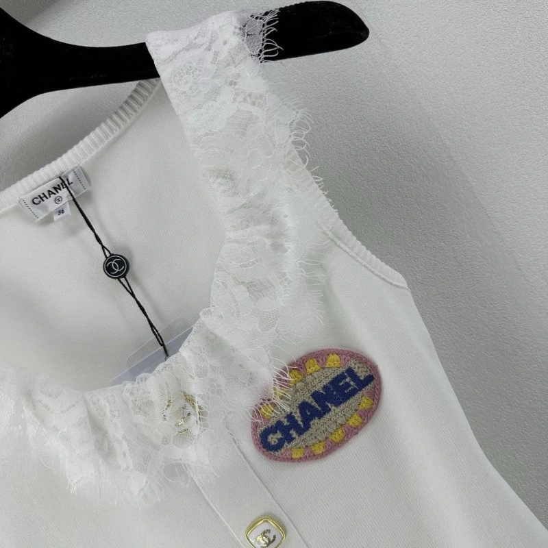 Low-cost Chanel Vest