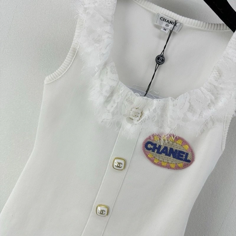 Low-cost Chanel Vest