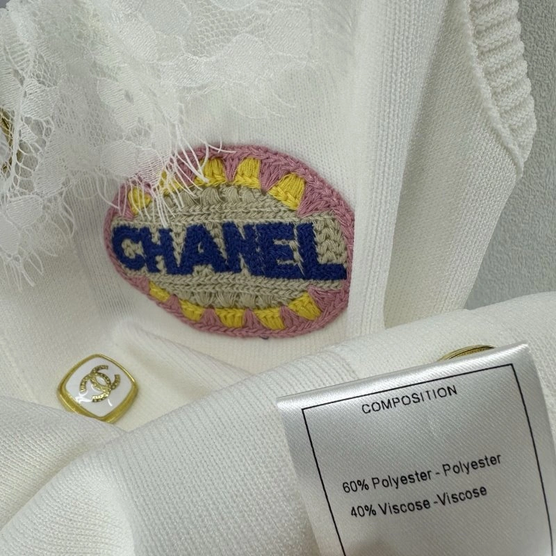 Low-cost Chanel Vest
