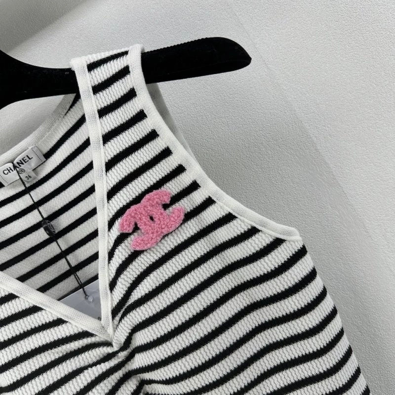 Low-cost Chanel Vest