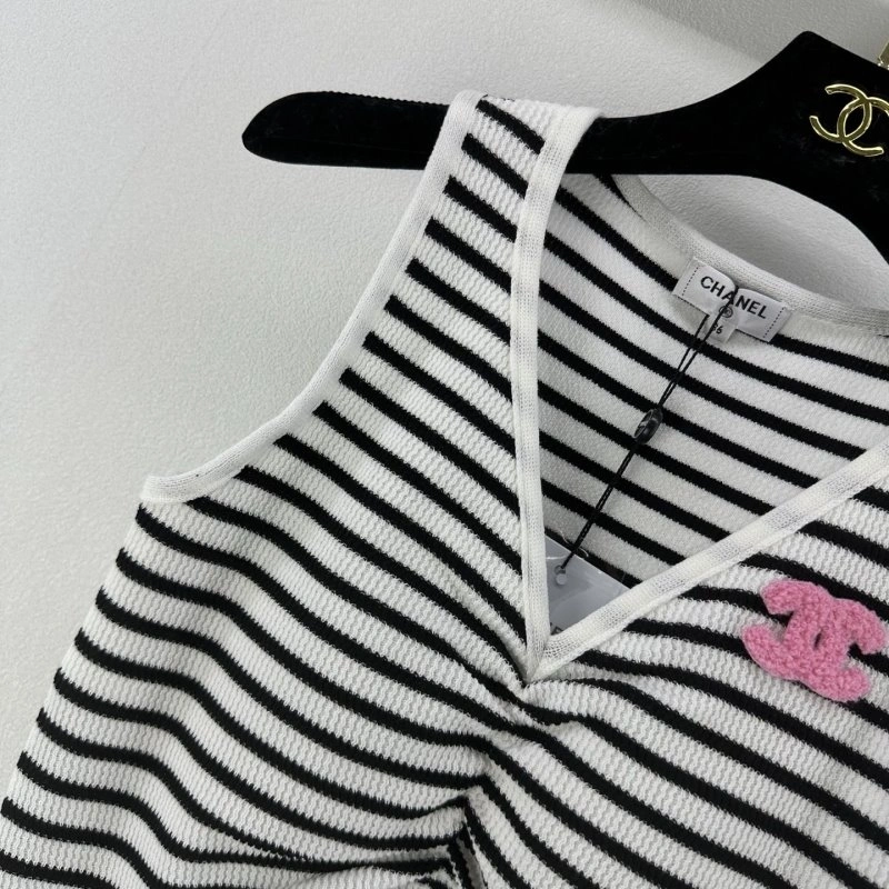 Low-cost Chanel Vest