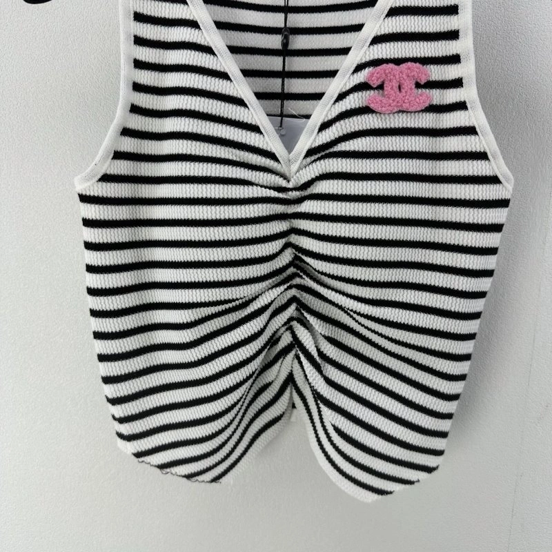 Low-cost Chanel Vest