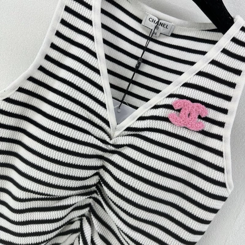 Low-cost Chanel Vest