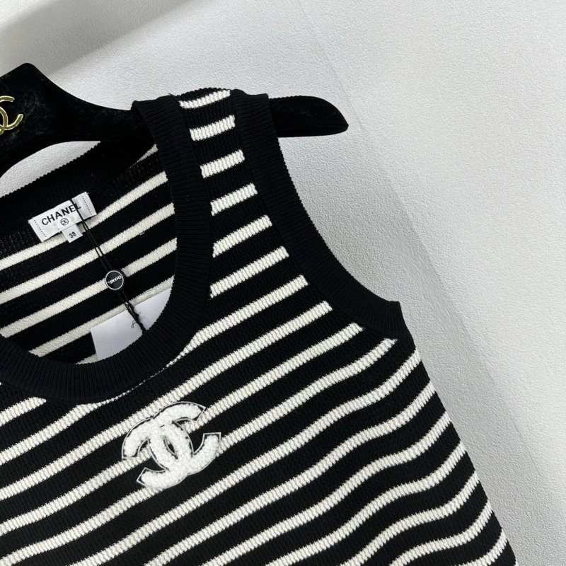 Top match Chanel Vest