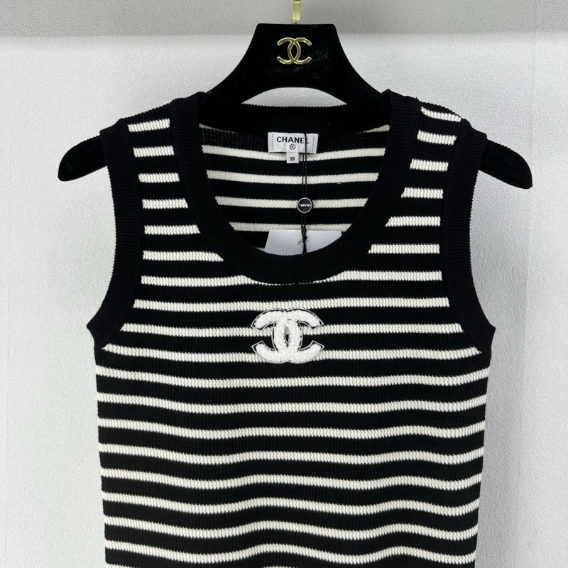 Top match Chanel Vest