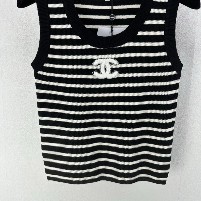 Top match Chanel Vest