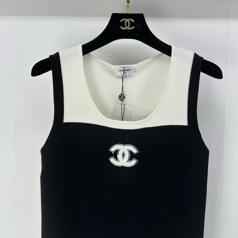 Top match Chanel Vest