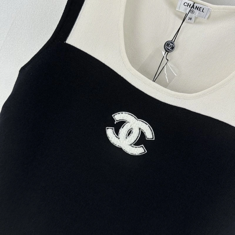 Top match Chanel Vest