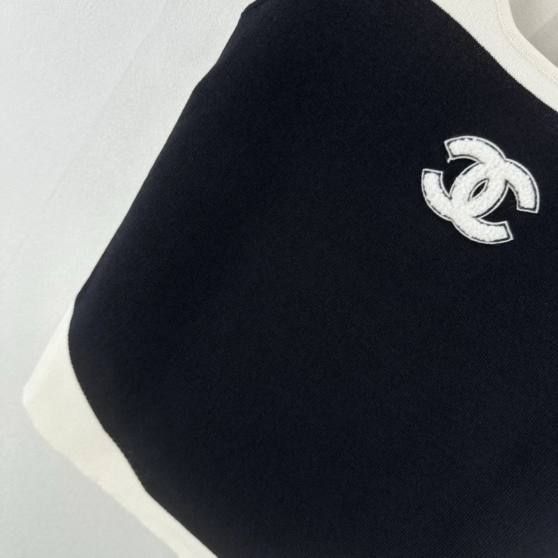 Top match Chanel Vest