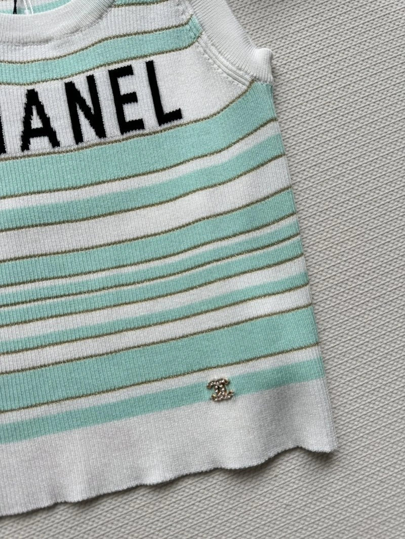 Low-cost Chanel Vest