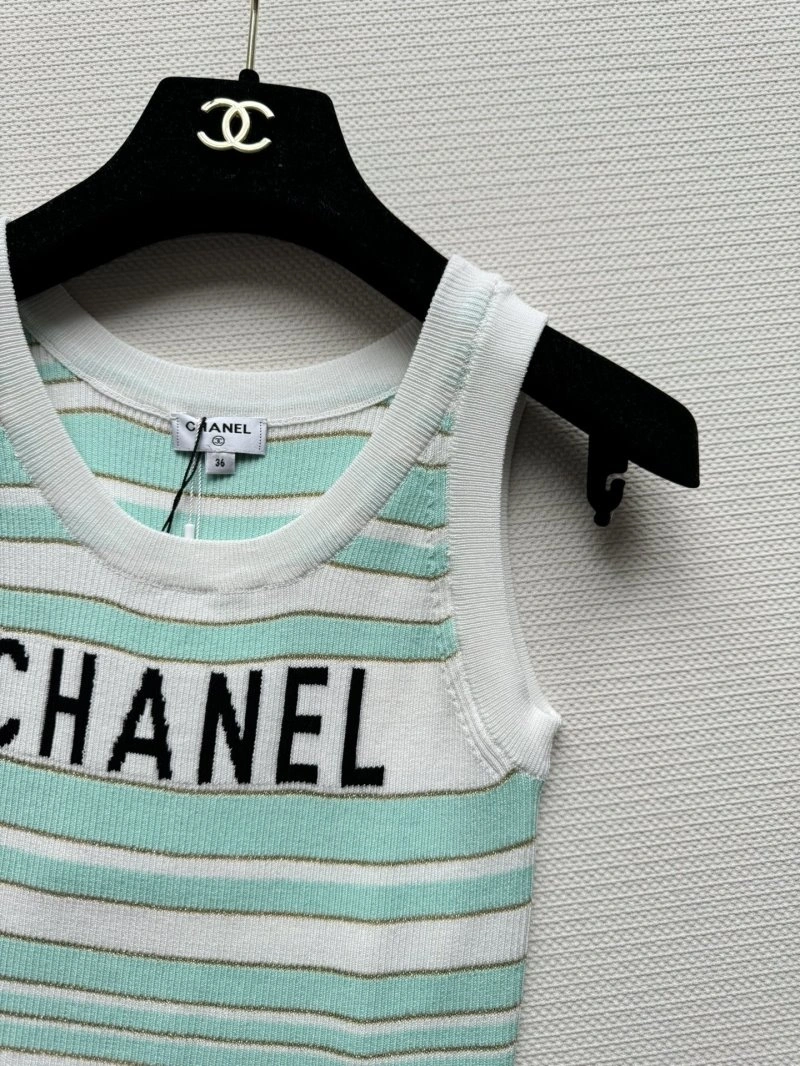 Low-cost Chanel Vest