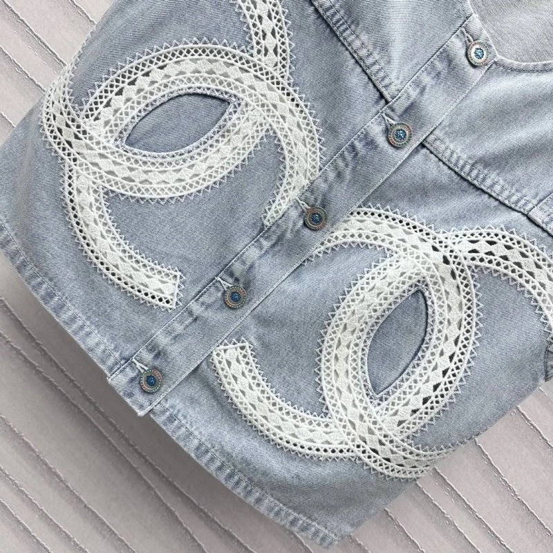 Accurate model Chanel Vest