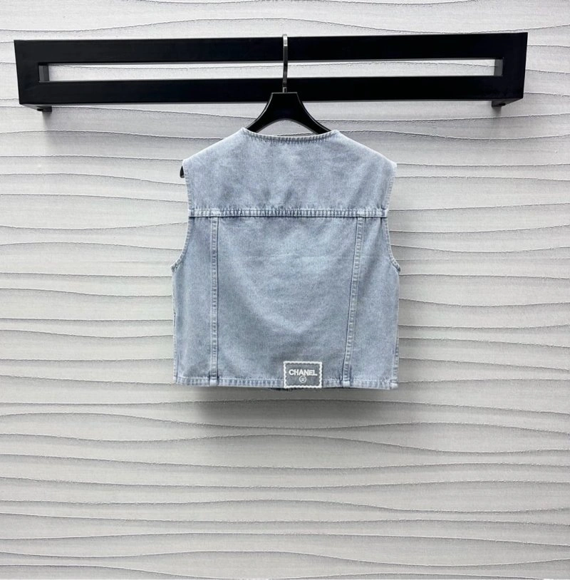 Accurate model Chanel Vest