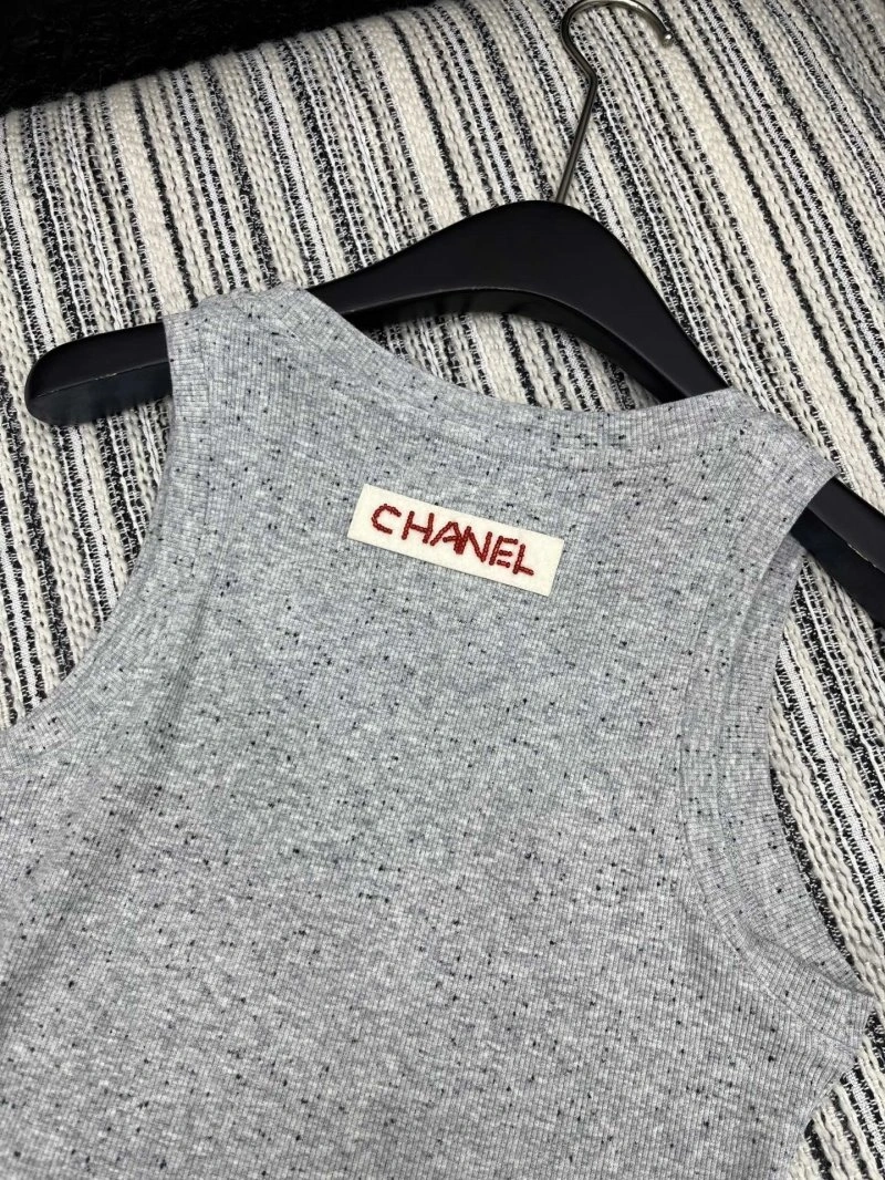 Low-cost Chanel Vest