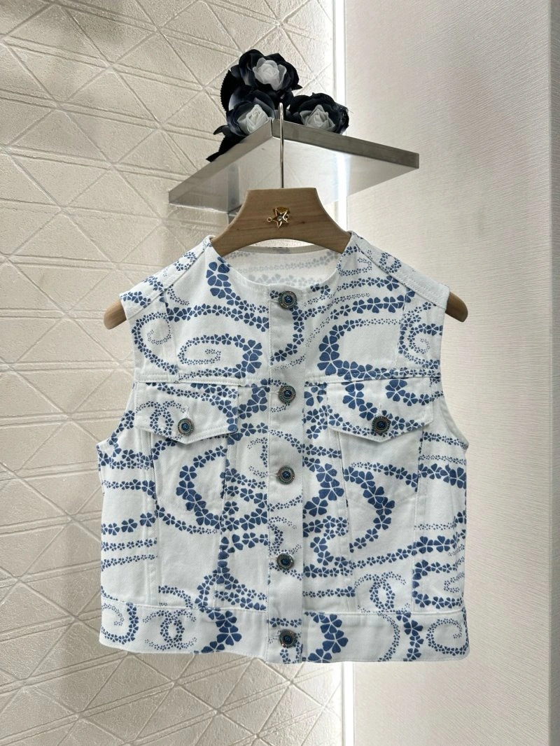 Low-cost Chanel Vest