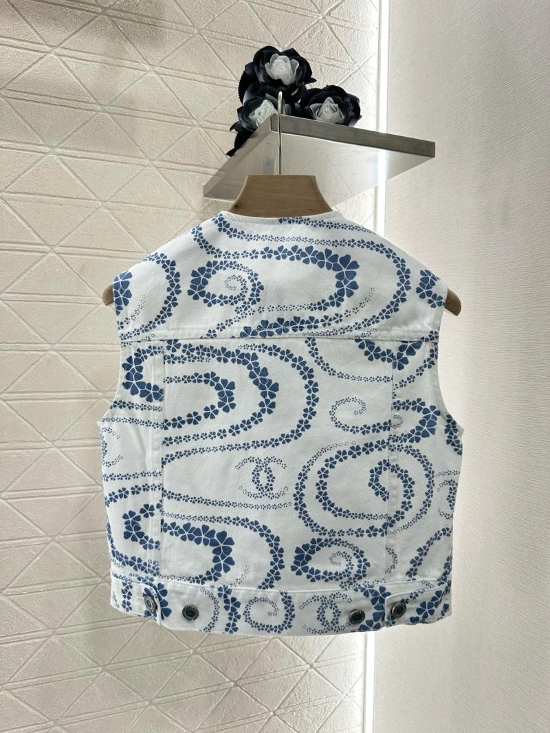 Low-cost Chanel Vest