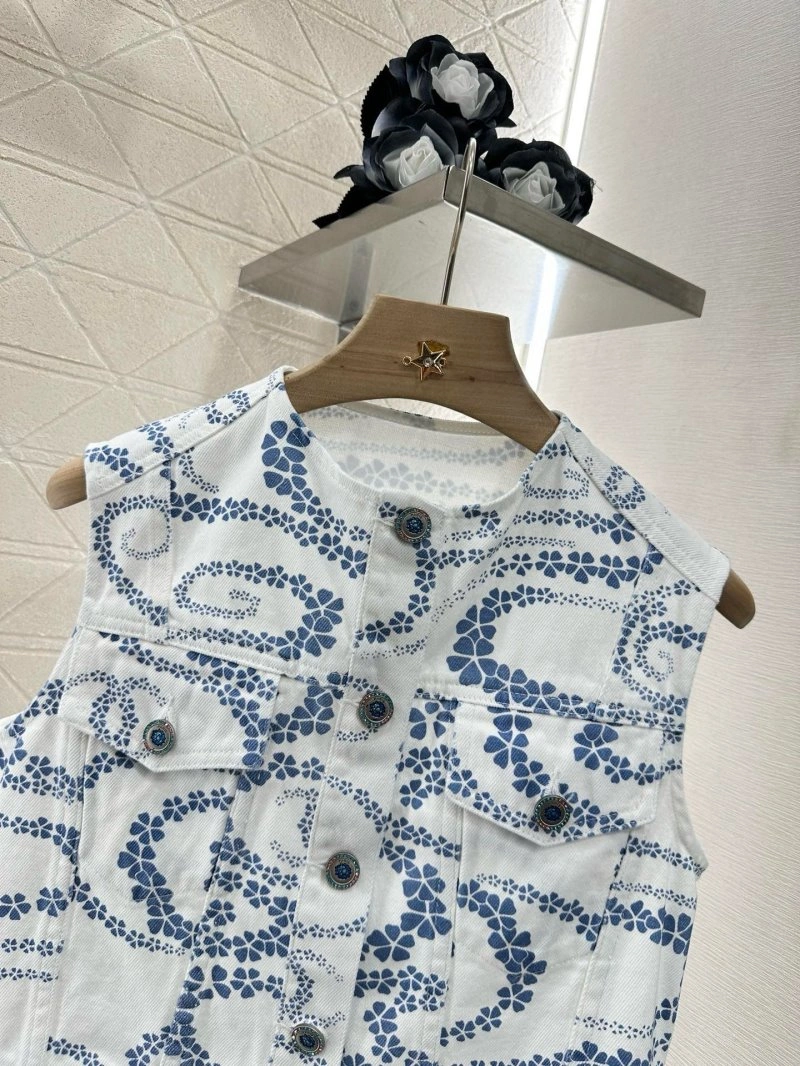 Low-cost Chanel Vest