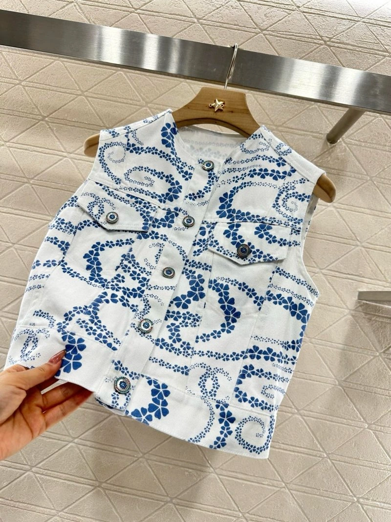 Low-cost Chanel Vest
