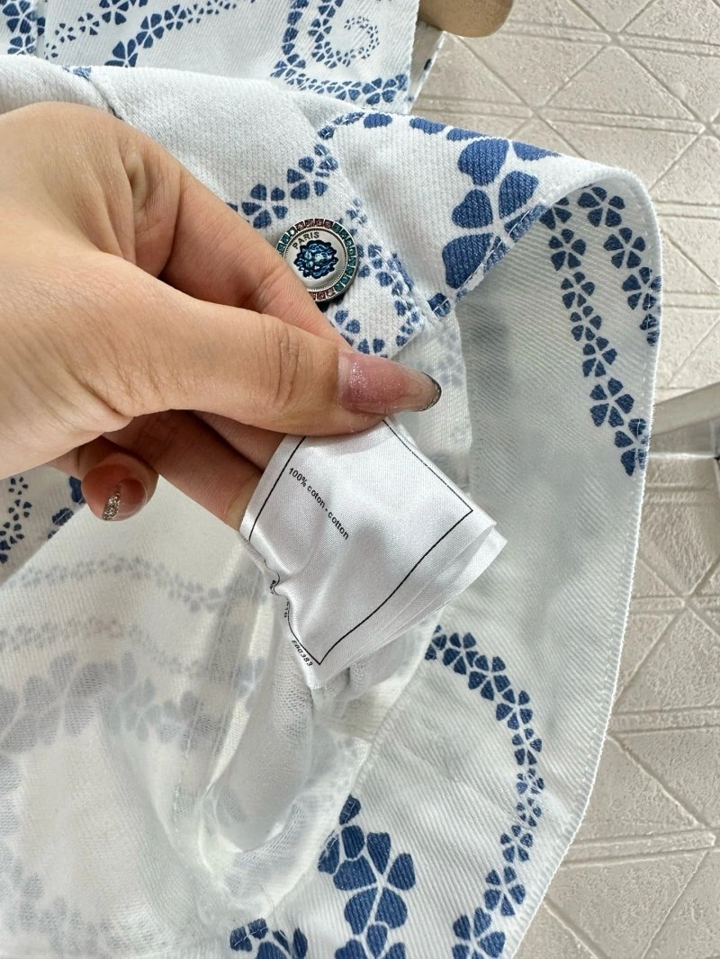 Low-cost Chanel Vest
