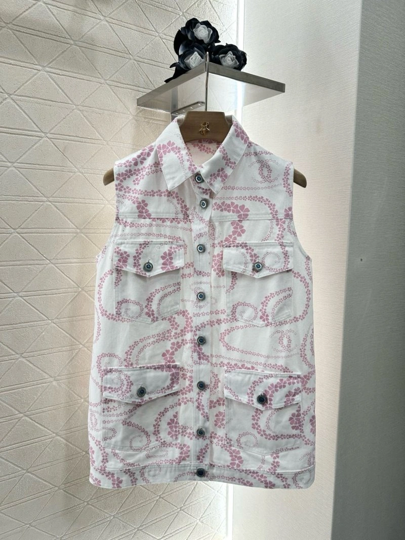 Low-cost Chanel Vest