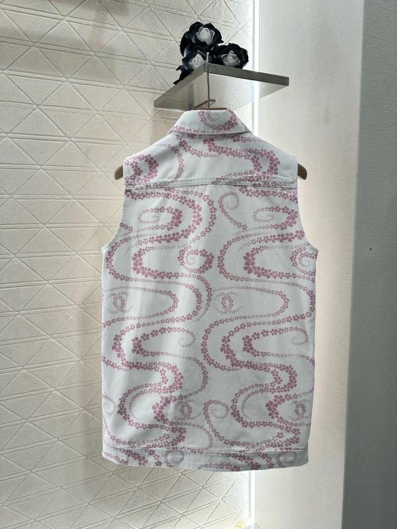 Low-cost Chanel Vest