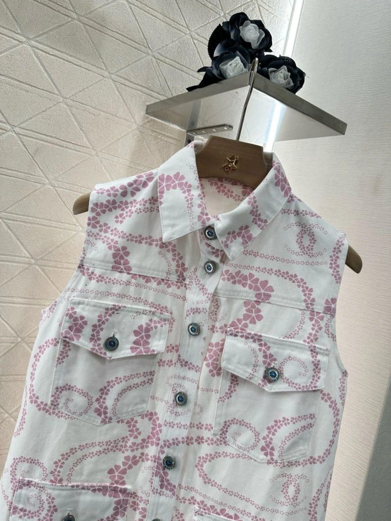 Low-cost Chanel Vest