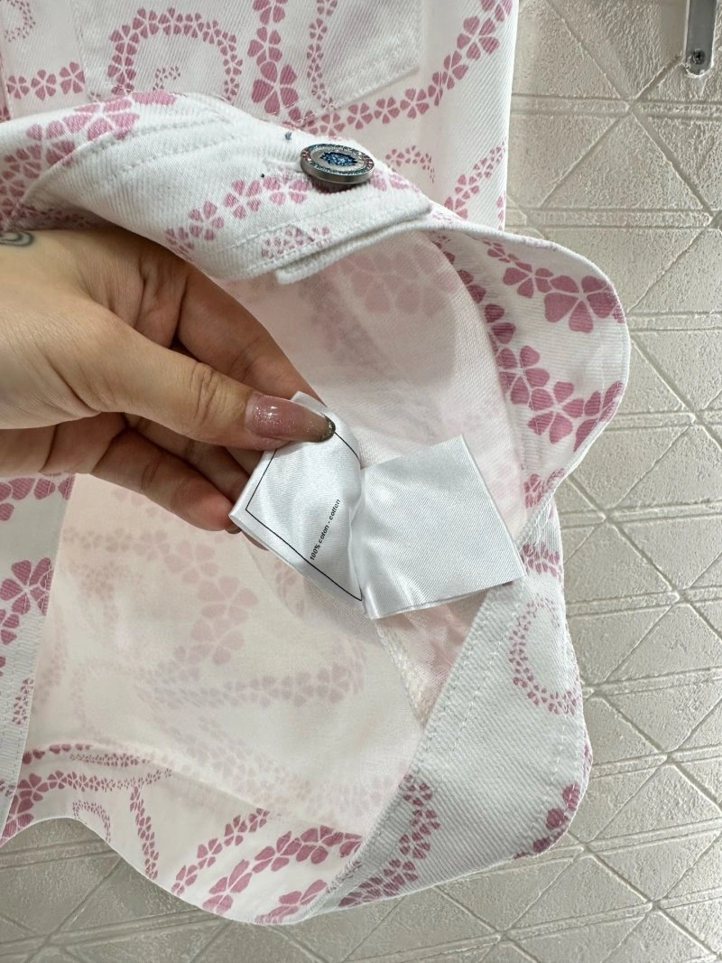 Low-cost Chanel Vest