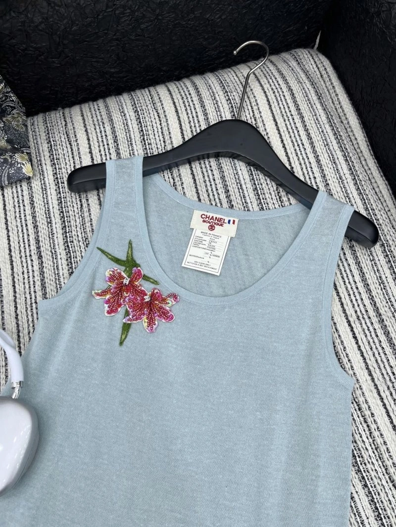 Low-cost Chanel Vest