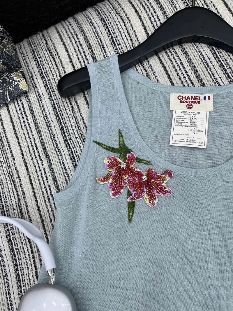 Low-cost Chanel Vest