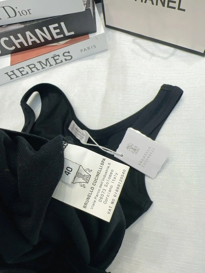 Accurate model Chanel Vest