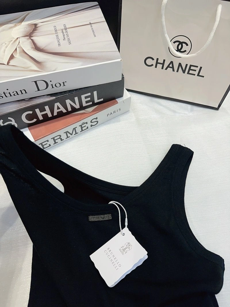 Accurate model Chanel Vest