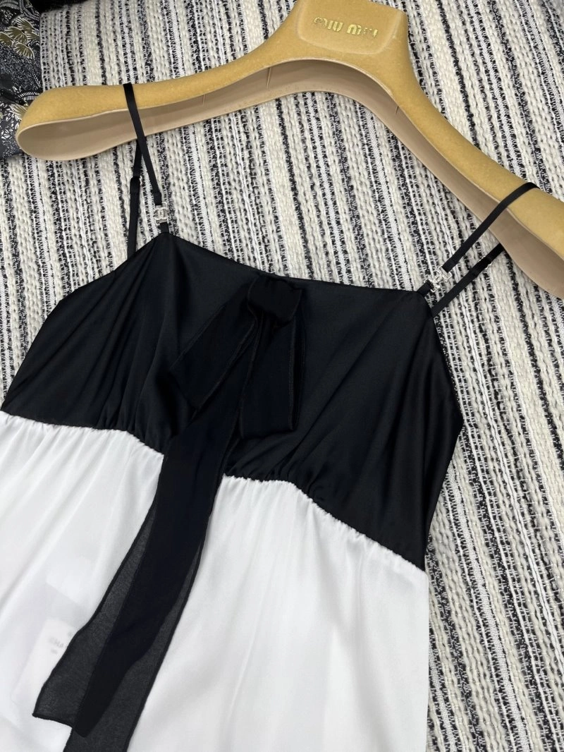 Low-cost Chanel Vest