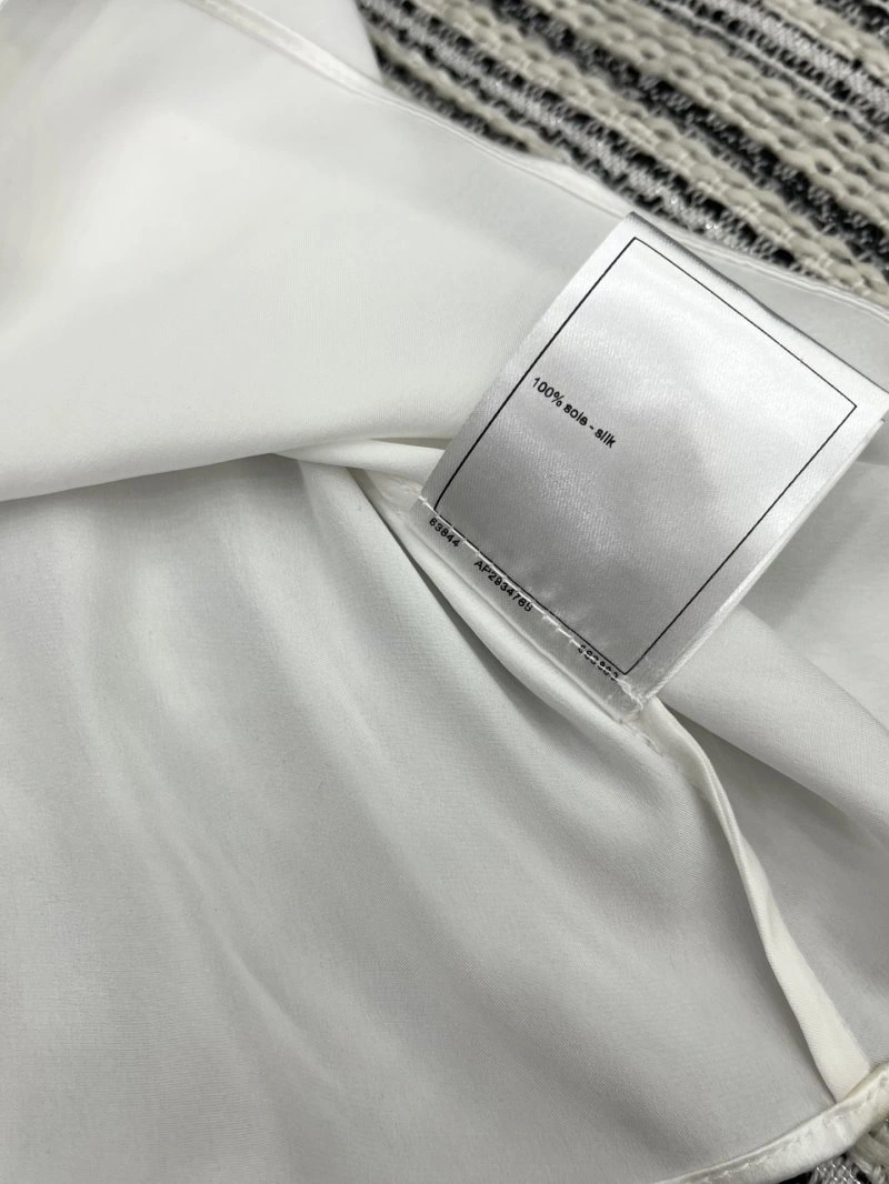 Low-cost Chanel Vest