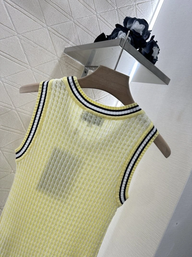 Accurate model Chanel Vest
