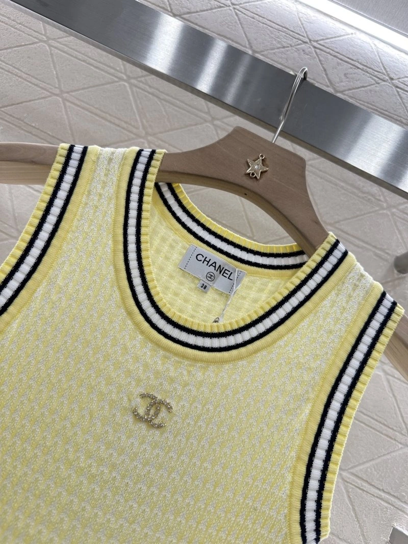 Accurate model Chanel Vest