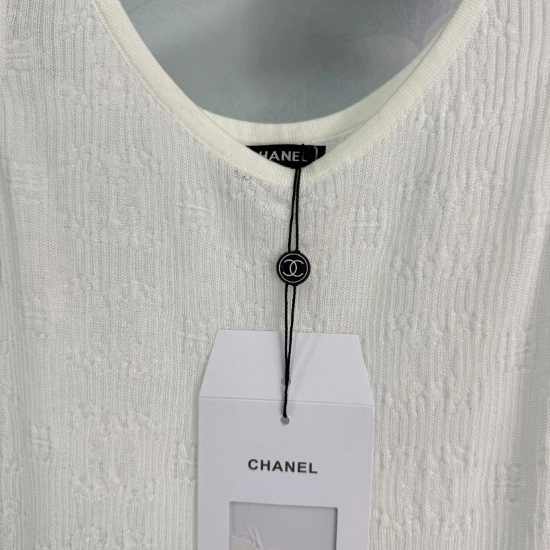 Low-cost Chanel Vest