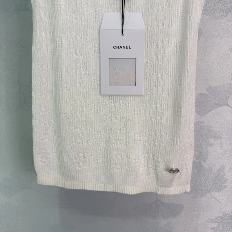 Low-cost Chanel Vest