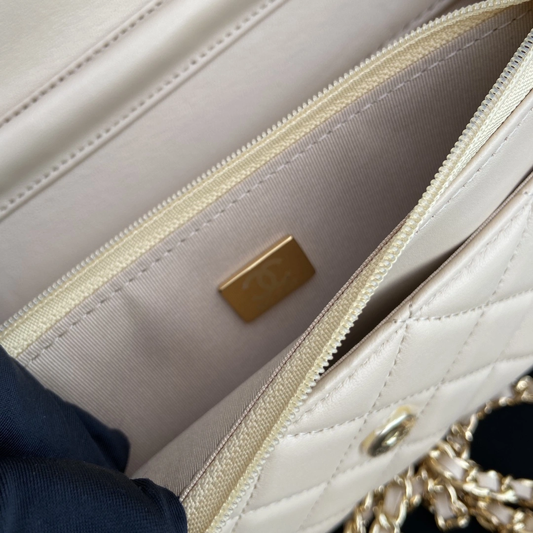 Low-cost Chanel WOC Bags