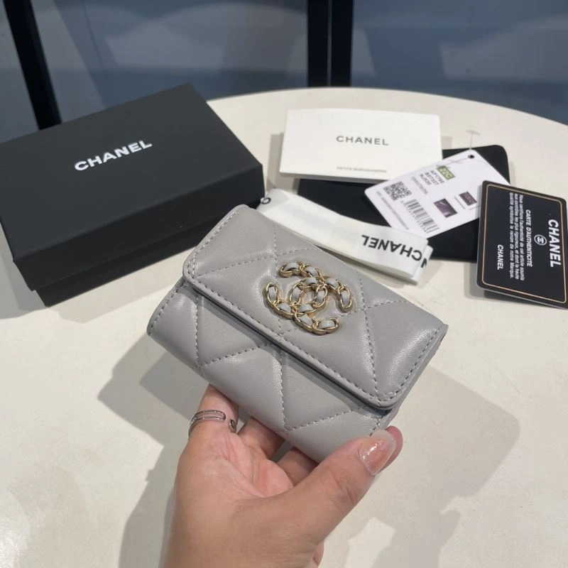 Indistinguishable Chanel Wallet Purse