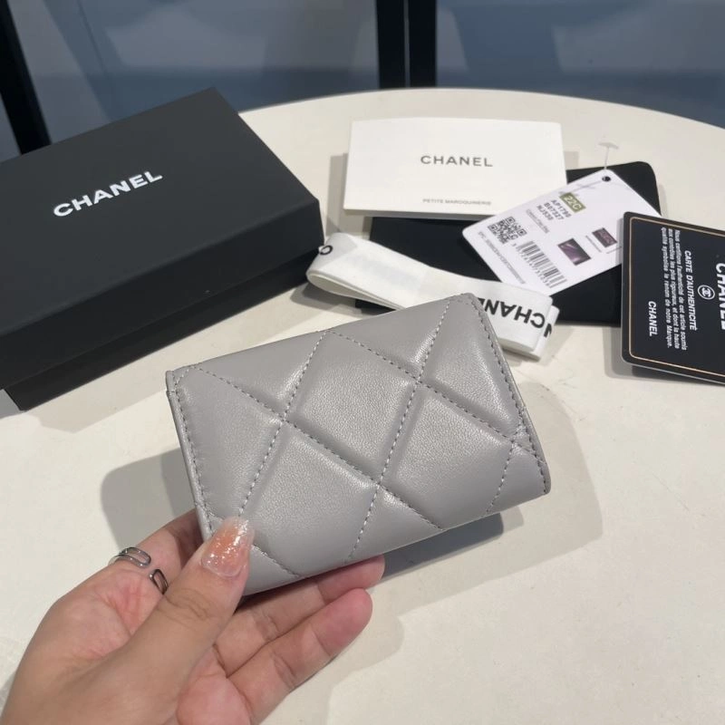 Indistinguishable Chanel Wallet Purse