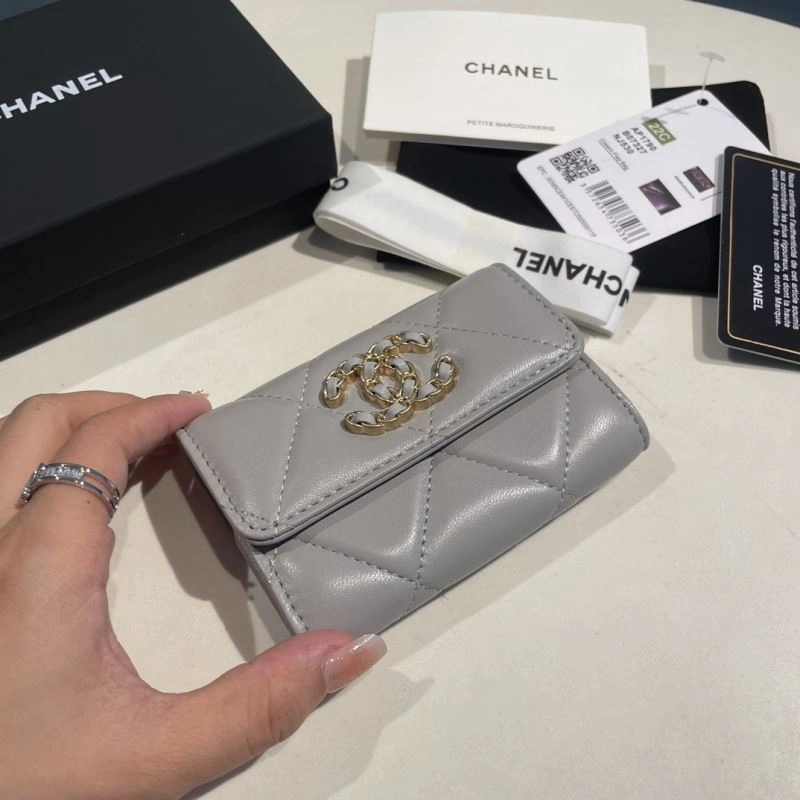 Indistinguishable Chanel Wallet Purse