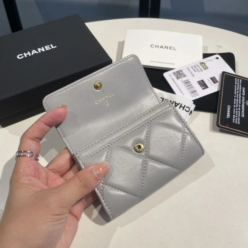 Indistinguishable Chanel Wallet Purse