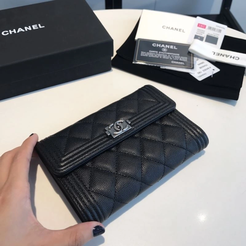 Indistinguishable Chanel Wallet Purse