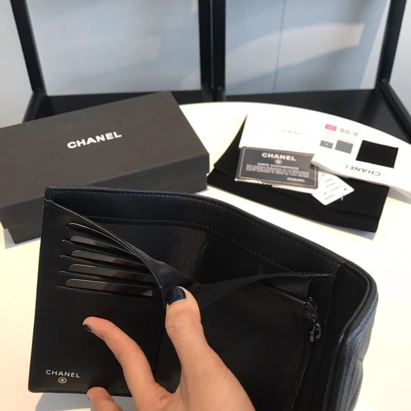 Indistinguishable Chanel Wallet Purse