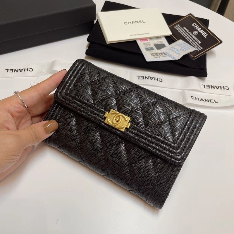 Indistinguishable Chanel Wallet Purse